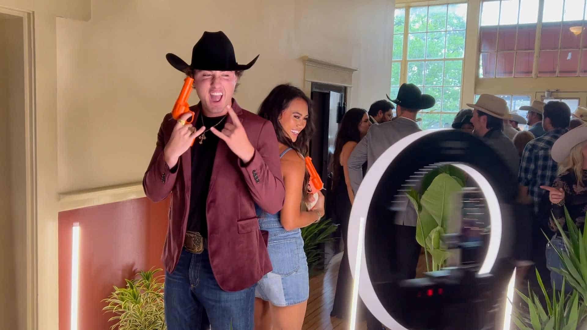 360 Phtoo Booth - Generate Awesome in 7 Seconds! - Picstrips Photo ...